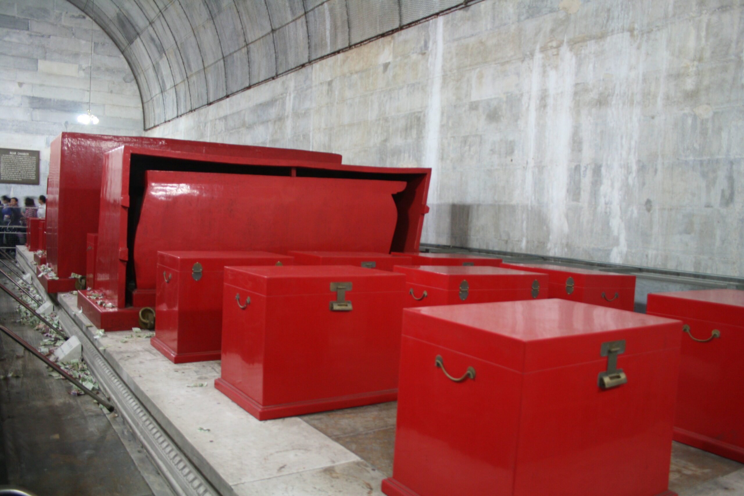 Different Types of Graves & Tombs | Ghostly Activities