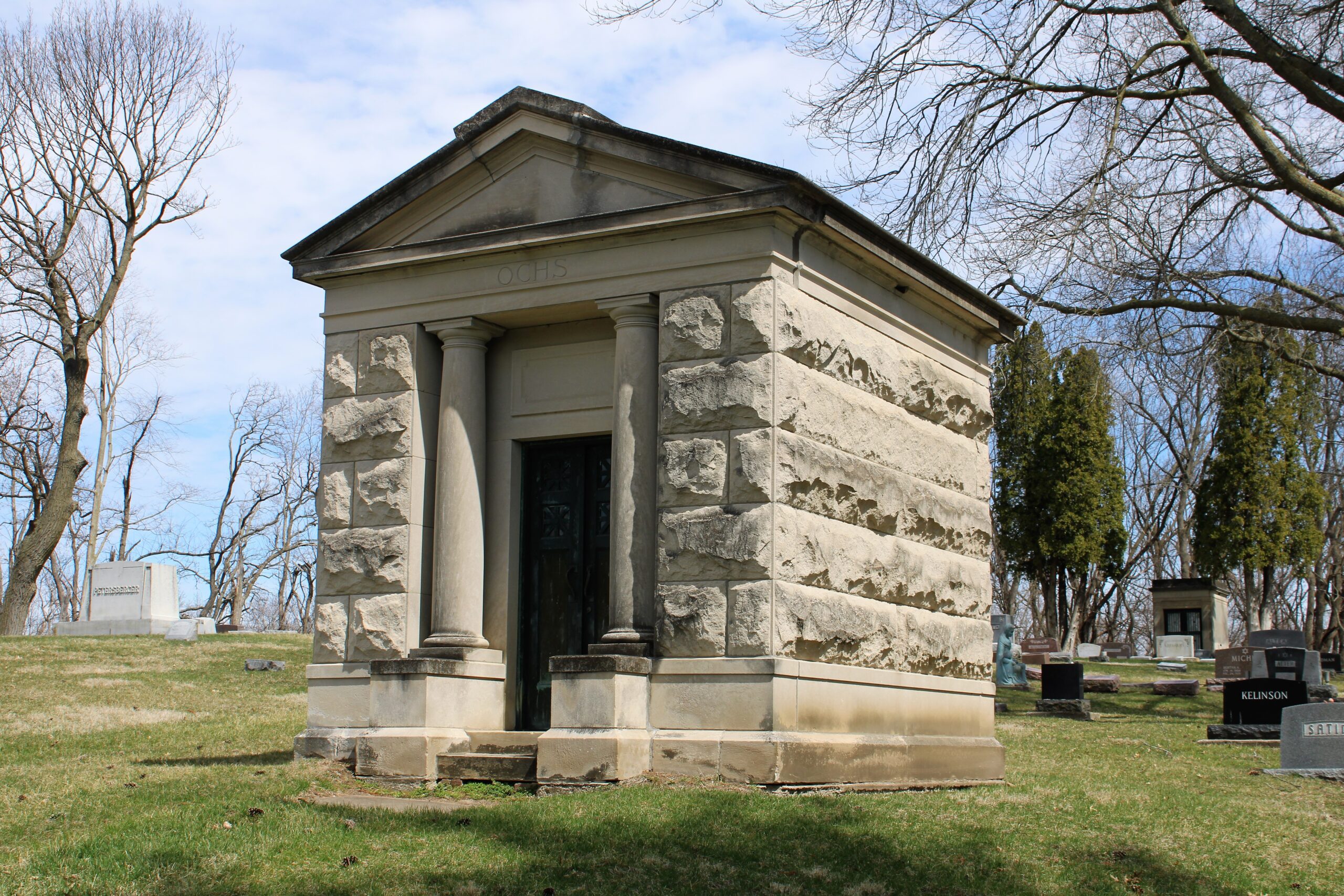 Different Types of Graves & Tombs | Ghostly Activities